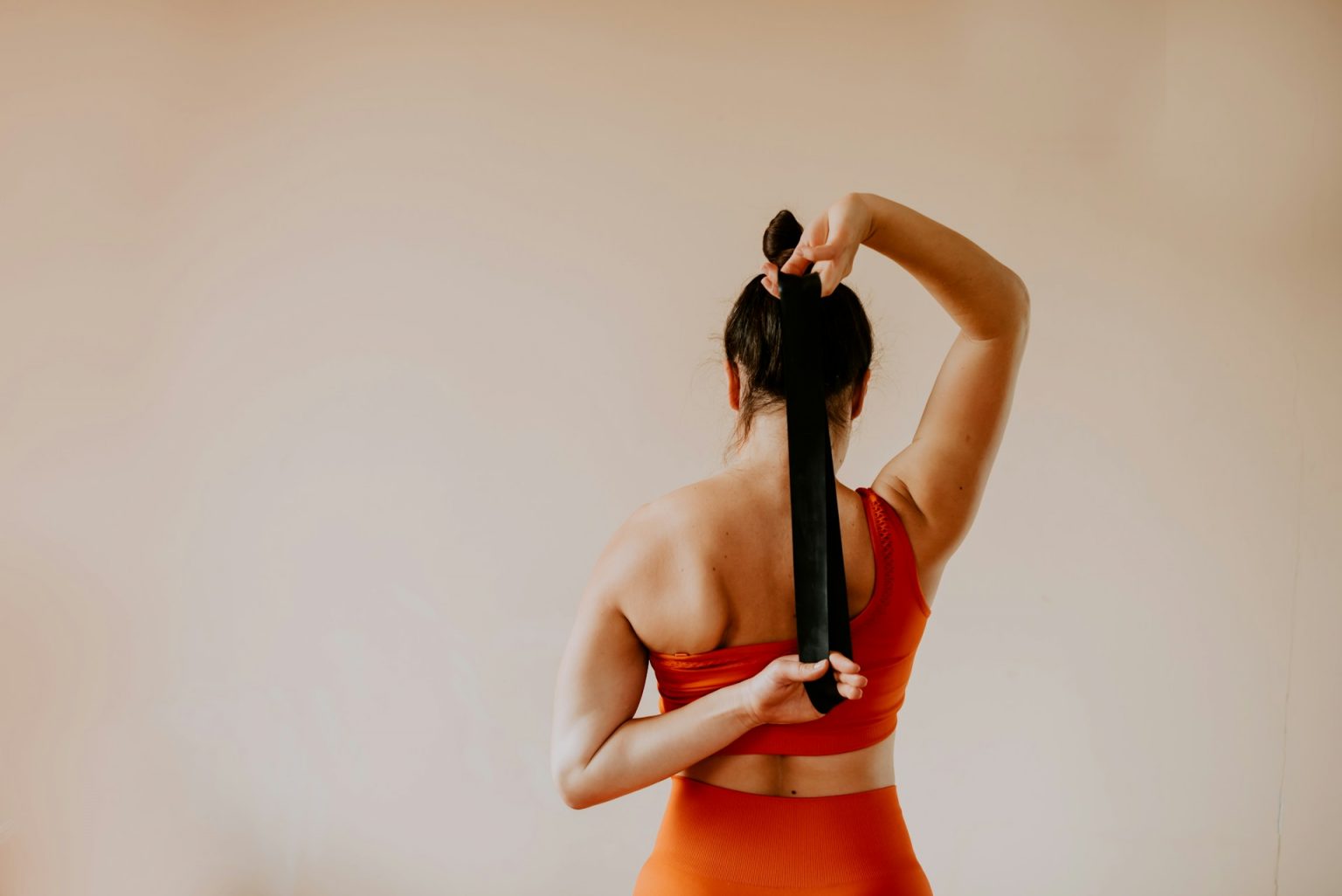 10 Resistance Band Exercises For Stronger Legs Dynamo Fitness